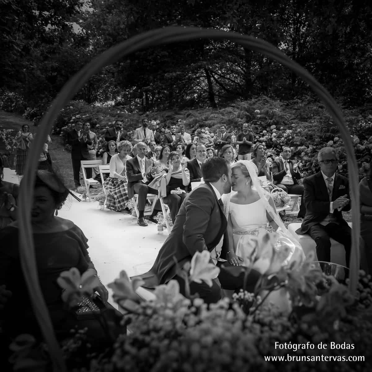 Momento romántico entre novios | BrunSantervás | Inmortalizamos tu ...